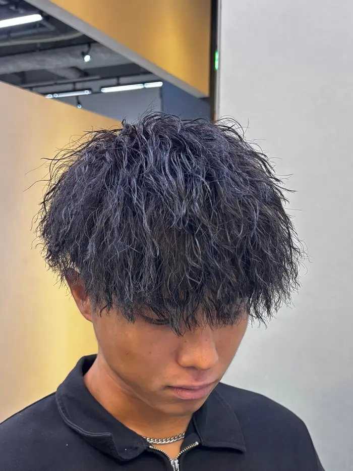 ツイストスパイラルパーマ ツイストのチリつきとスパイラルの動きをミックスしたいいとこ取りのパーマです｜mikuto メンズ/パーマ(EIGHT ...