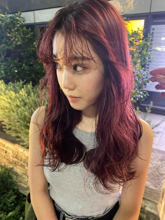 深いwine red 1 bleach｜髪と音処 マトぺ所属・デザインカラー/ボブ ブリーチカラー/ユリのヘアスタイル・髪型 ...