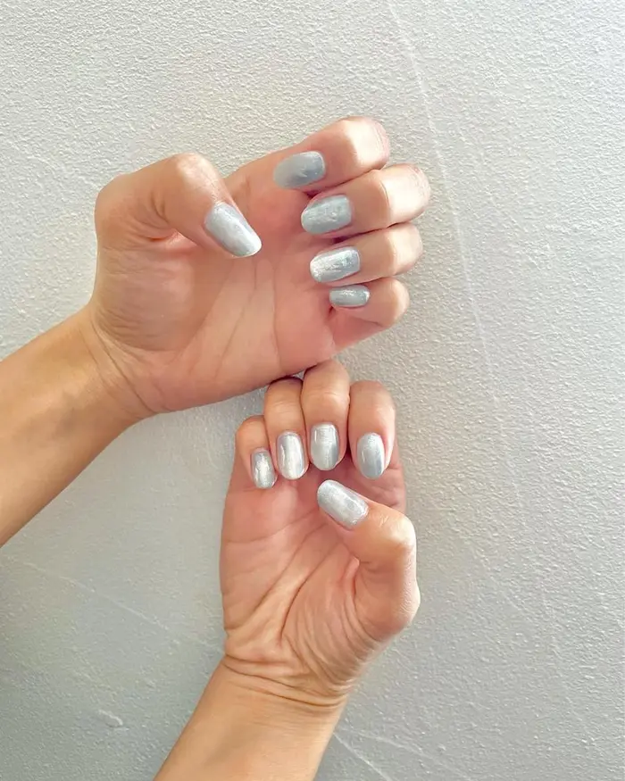 Cyan blue × aurora powder ♡ nuance nail…｜甲斐市自宅サロン prunelleのネイルデザイン ...