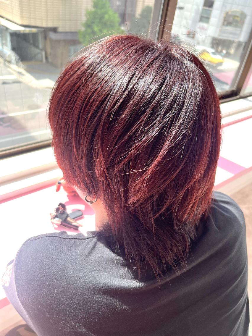 【レッドカラー】2023年夏人気のレッドカラーのヘアカラー・髪型カタログ｜ミニモ