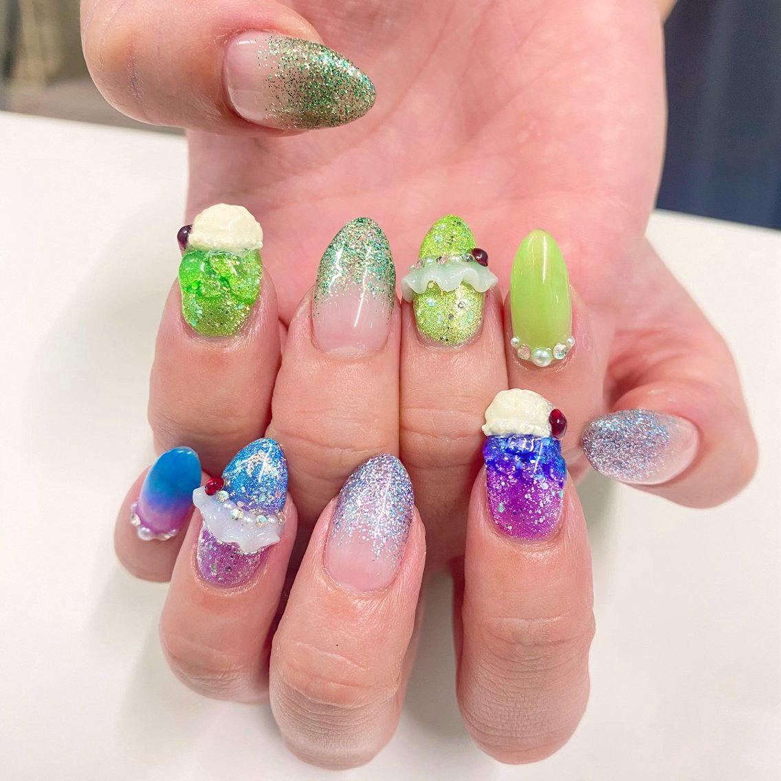 Kira-ra所属・Kira-ra KIRARIのネイルデザイン｜ミニモ