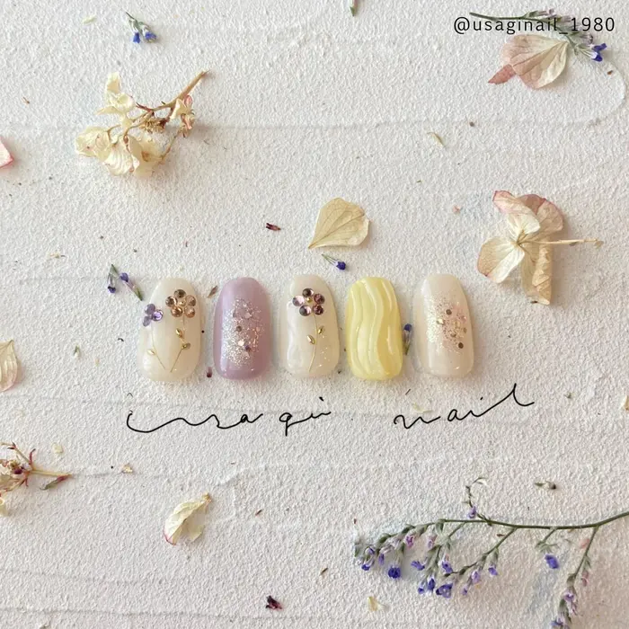 #ビジューフラワー #ビジューネイル #お花ネイル #フラワーネイル #うねうねネイル #ニュアンス｜usagi nailのネイルデザイン ...