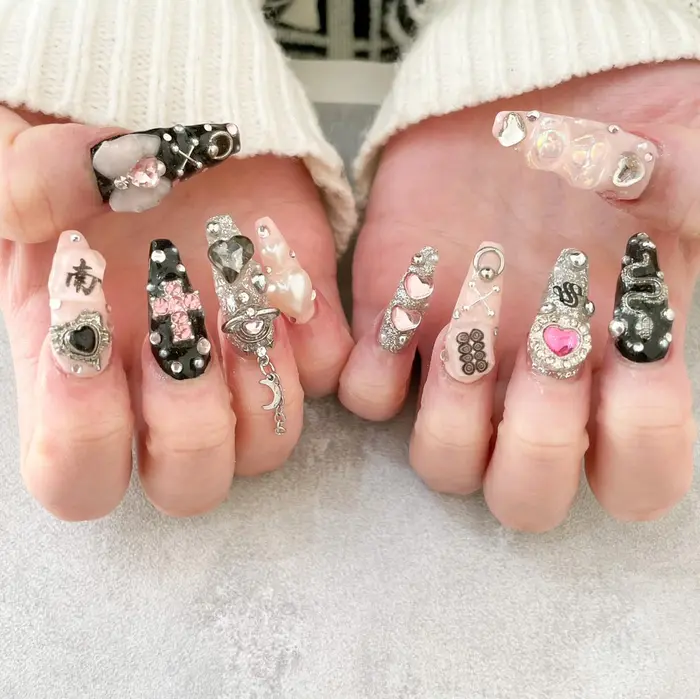 ゴテゴテワンホン リオナ(MONAL nail & eyebrow所属)のネイルサロン・ネイリスト情報｜ミニモ